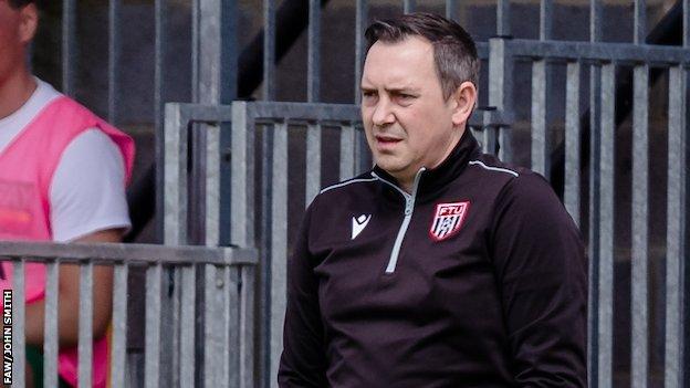 Cymru Premier: Neil Gibson leaves Flint Town manager role - BBC Sport