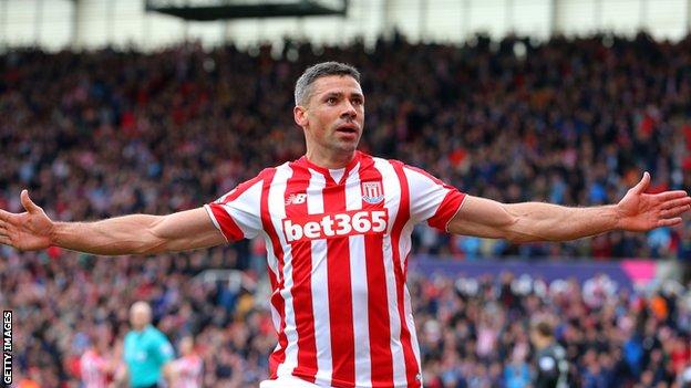 Jon Walters: Stoke City reject Norwich City's £1.5m bid - BBC Sport Jon Walters: Stoke City reject Norwich City's £1.5m bid - BBC Sport