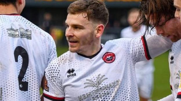 Truro City lose 2-1 to Braintree Town in National League South - BBC Sport