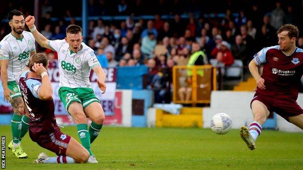 Andy Lyons: Blackpool agree to sign Shamrock Rovers full-back - BBC Sport