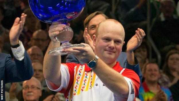 World Indoor Bowls: Stewart Anderson wins second title - BBC Sport