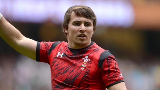 Rhodri Williams: New Dragons scrum-half targeting Wales recall - BBC Sport