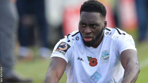 Inih Effiong: Stevenage sign striker following Dover release - BBC Sport
