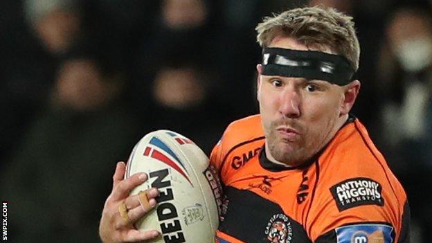 Michael Shenton: Castleford Tigers captain signs two-year contract ...