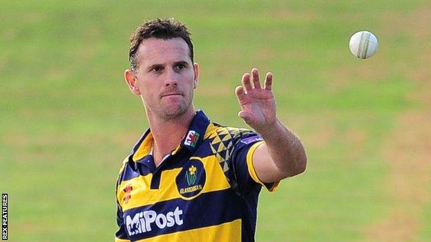 Shaun Tait: Former Australia pace bowler retires from cricket - BBC Sport