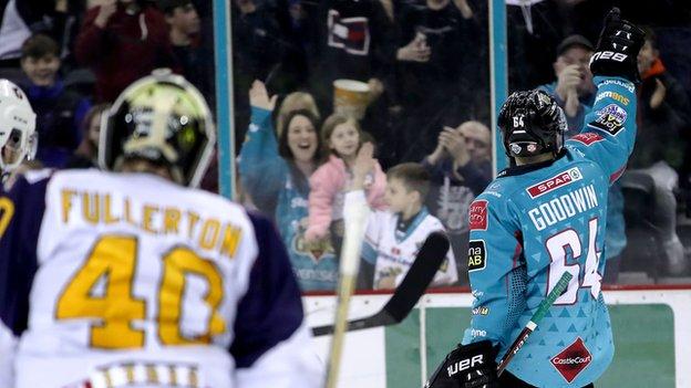 Elite League: Giants hammer Flames to stay in title hunt - BBC Sport