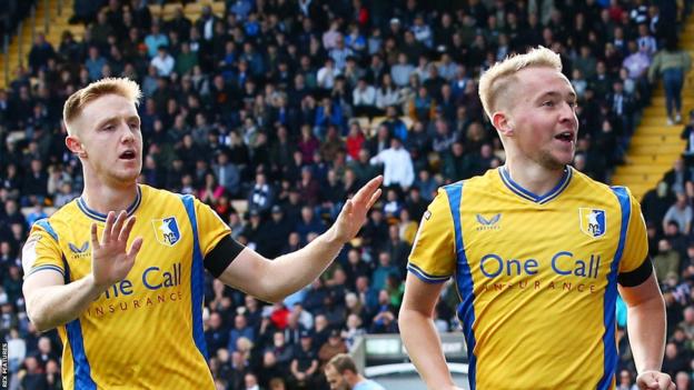 Louis Reed: Mansfield midfielder signs new deal to June 2025 - BBC Sport