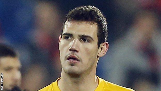 Leo Bonatini: Wolves sign striker on a season-long loan from Al Hilal ...