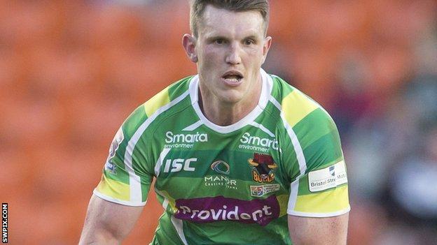Lee Gaskell: Huddersfield Giants sign Bradford Bulls stand-off - BBC Sport