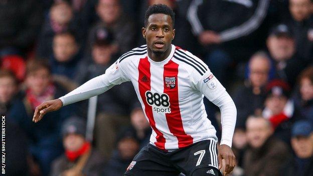 Florian Jozefzoon: Winger signs one-year Brentford extension - BBC Sport