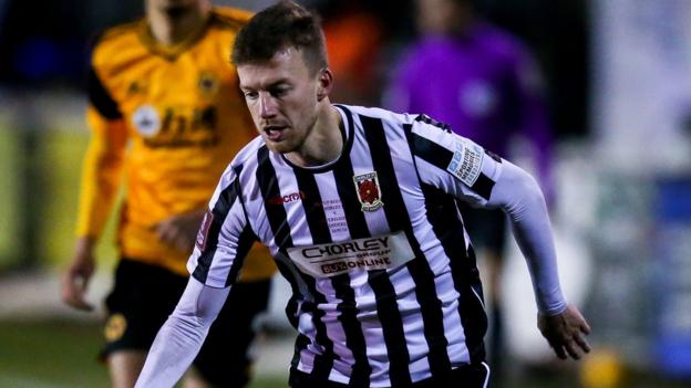 Elliot Newby: Midfielder rejoins Barrow from Stockport County - BBC Sport