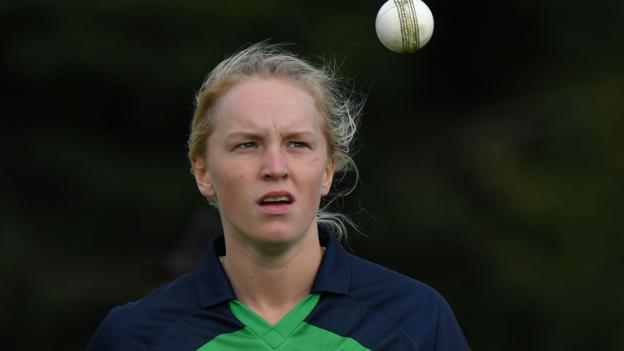 Kim Garth: Ireland all-rounder withdraws from Zimbabwe tour - BBC Sport