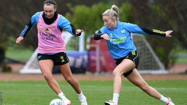 Arsenal's Leah Williamson's return close as Man Utd and Mary Earps continue contract talks - BBC ...
