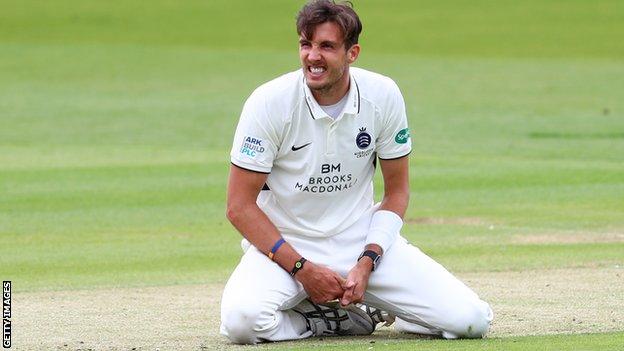 Steven Finn: Middlesex tie England pace bowler to new contract - BBC Sport