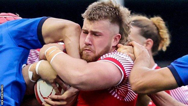 Cornish Pirates sign Ospreys prop Garyn Phillips on loan - BBC Sport