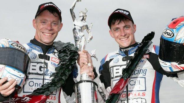 Isle of Man TT 2018: Ben and Tom Birchall win sidecar race - BBC Sport