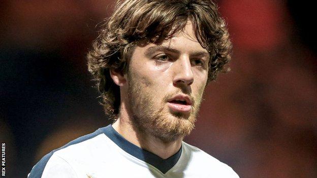 Ben Pearson: Preston North End midfielder signs new deal - BBC Sport