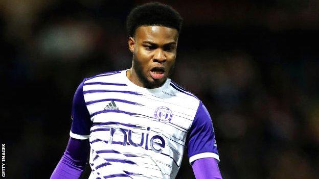 Barrow sign full-back Tyrell Warren & release midfielder Ollie Banks ...