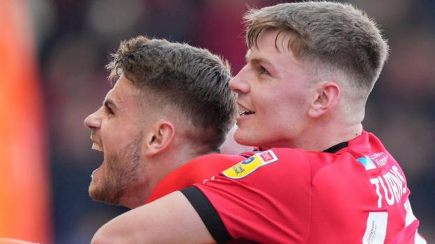 Leyton Orient 2-0 Crewe: Orient clinch League Two title - BBC Sport