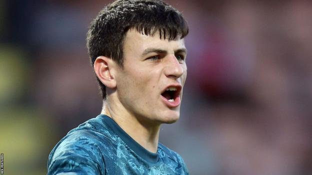 Tom Smith: Colchester United sign Arsenal goalkeeper on loan - BBC Sport