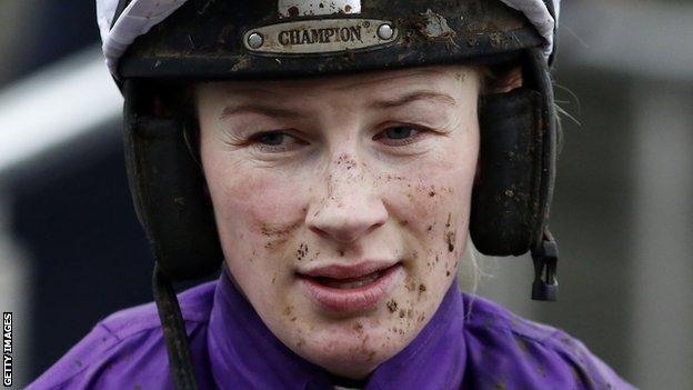 Nina Carberry: New mum rides Cask Mate to victory at Ballinrobe - BBC Sport