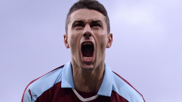 Matt Lowton: Burnley defender extends deal until 2020 - BBC Sport