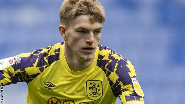 Kieran Phillips: Walsall sign Huddersfield Town striker on loan - BBC Sport