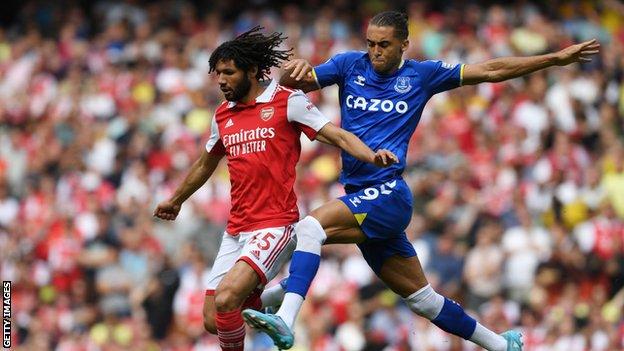 Mohamed Elneny Arsenal Midfielder Signs New Contract Bbc Sport