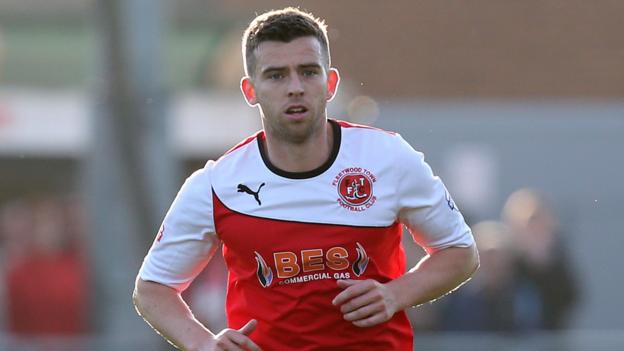 Steven Schumacher: Stevenage sign ex-Fleetwood Town midfielder - BBC Sport