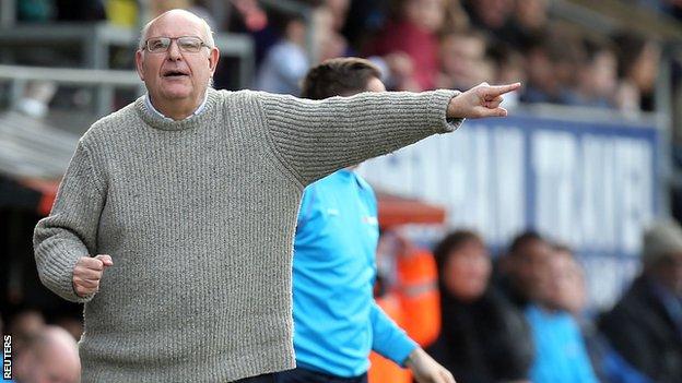 John Still: Dagenham & Redbridge boss signs new two-year deal - BBC Sport