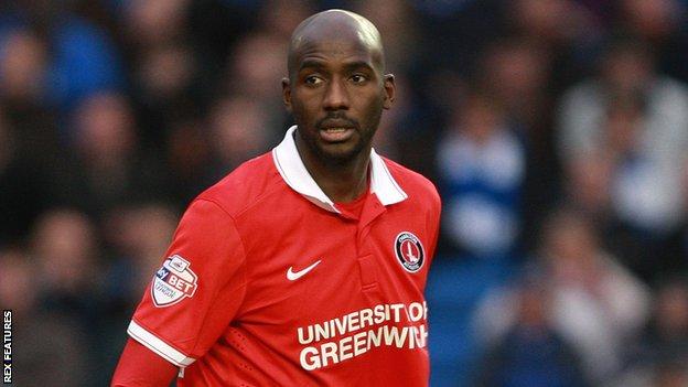 Alou Diarra: France midfielder departs Charlton - BBC Sport