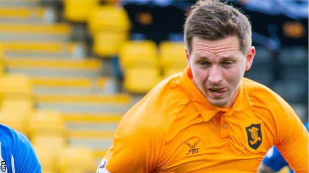 Partick Thistle sign Livingston defender Steven Saunders & Celtic ...