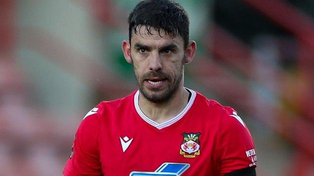 Shaun Pearson: Grimsby's ex-Wrexham captain will have no split ...