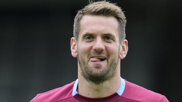 Aston Villa and Burnley agree £8m deal for Clarets keeper Tom Heaton ...