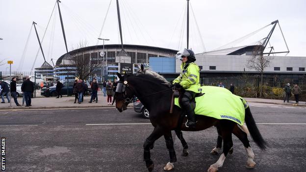 Premier League: Police 'fearful' of football crowds outside stadiums if ...