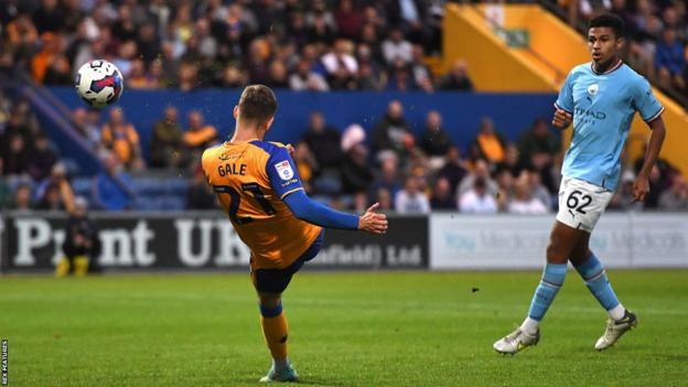 James Gale: Mansfield Town forward agrees new deal until 2024 - BBC Sport