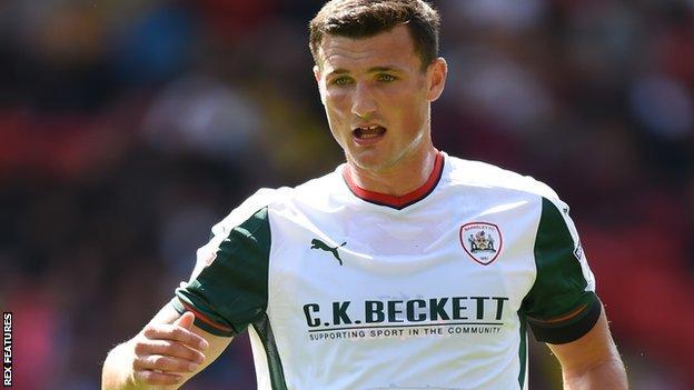 Matty Pearson: Luton sign Barnsley defender for undisclosed fee - BBC Sport