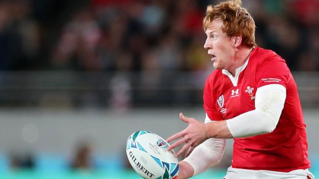 Rhys Patchell: Wales fly-half to have x-ray on return home - BBC Sport