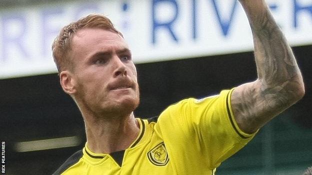 Tom Naylor: Burton Albion midfielder signs extended contract - BBC Sport
