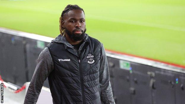 Dynel Simeu: Carlisle United sign Southampton defender on loan - BBC Sport