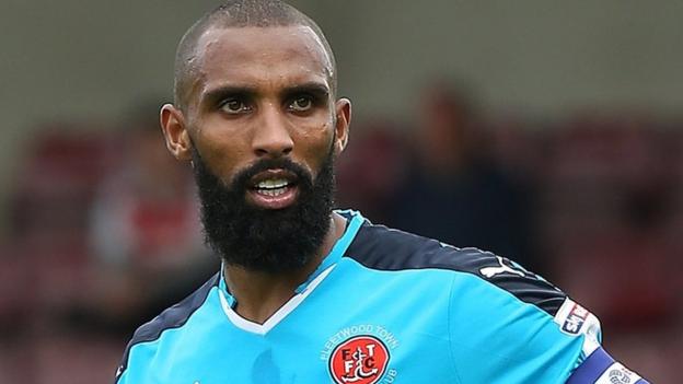 Nathan Pond: Fleetwood Town captain leaves to join Salford City - BBC Sport