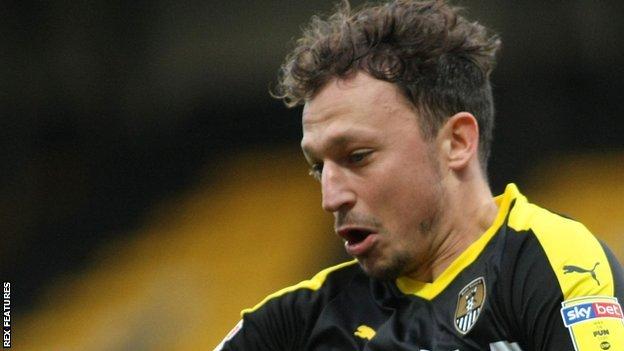 Kristian Dennis: Grimsby Town sign loan striker from Notts County until ...