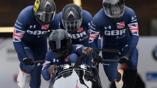Great Britain bobsleigh team crashes at World Championships - BBC Sport
