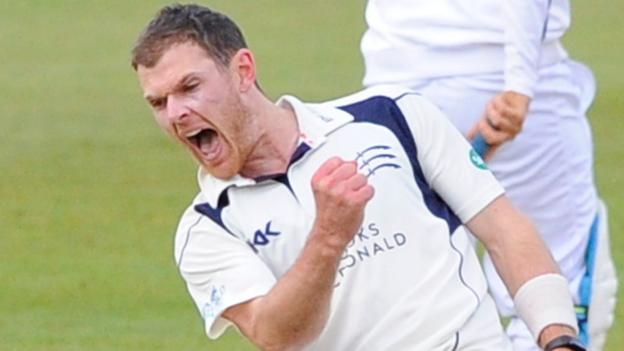 James Harris: Kent sign Middlesex paceman on loan - BBC Sport
