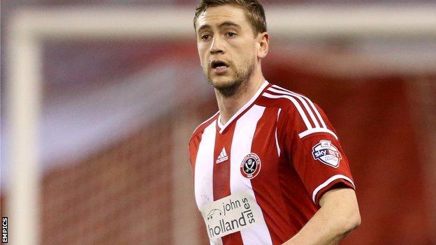 Steven Davies: Bradford City sign ex-Blackpool striker - BBC Sport