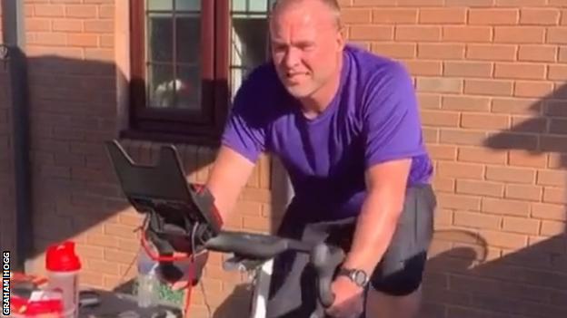 Rugby players' 24-hour cycle ride for mental health awareness - BBC Sport