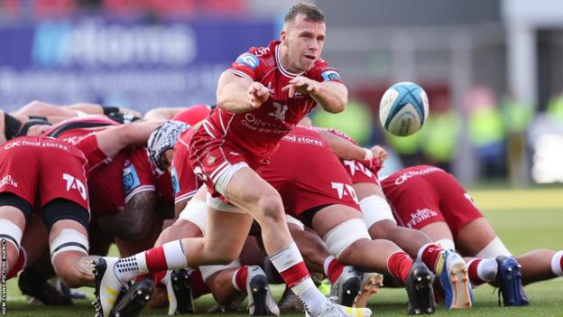 Gareth Davies: Scarlets scrum-half admits he did not deserve Wales place - BBC Sport