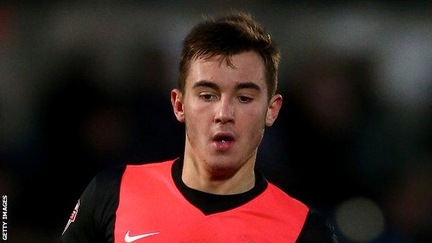 Dan Jones: Barrow sign defender after Grimsby release - BBC Sport