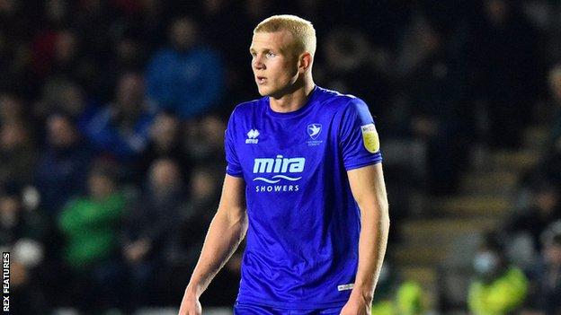 Lewis Freestone: Cheltenham defender signs two-year extension - BBC Sport