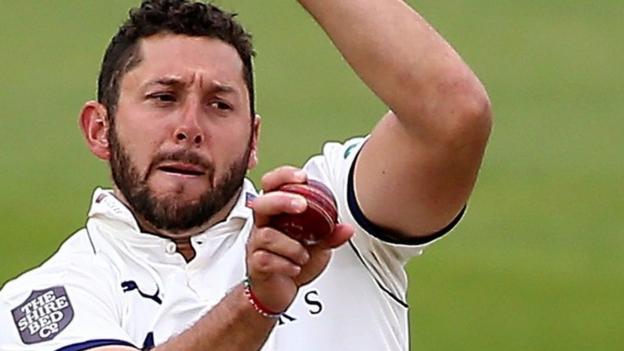 Tim Bresnan: Yorkshire all-rounder secures future at Headingley with ...